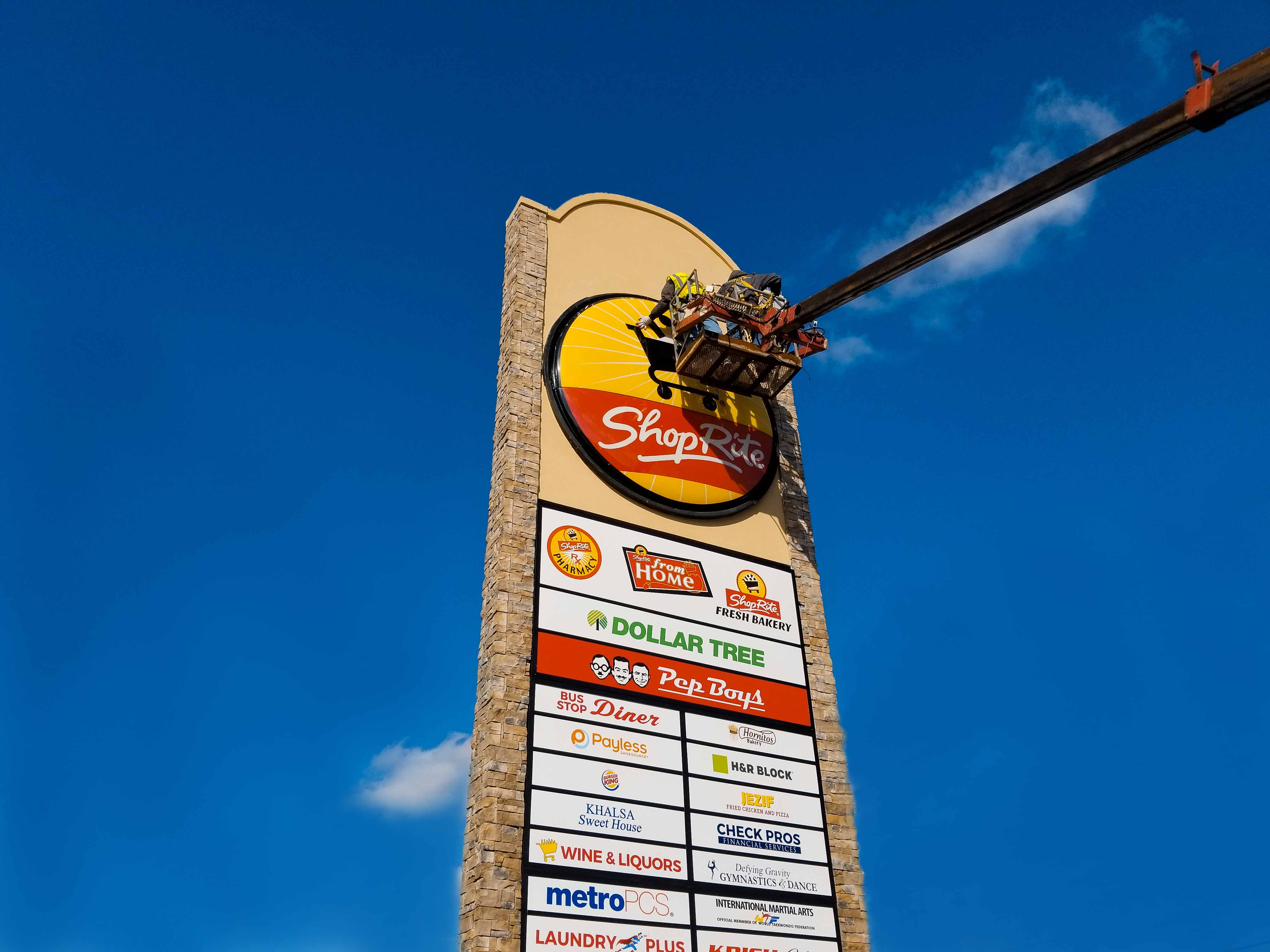 Pylon Signs • Signs Lab